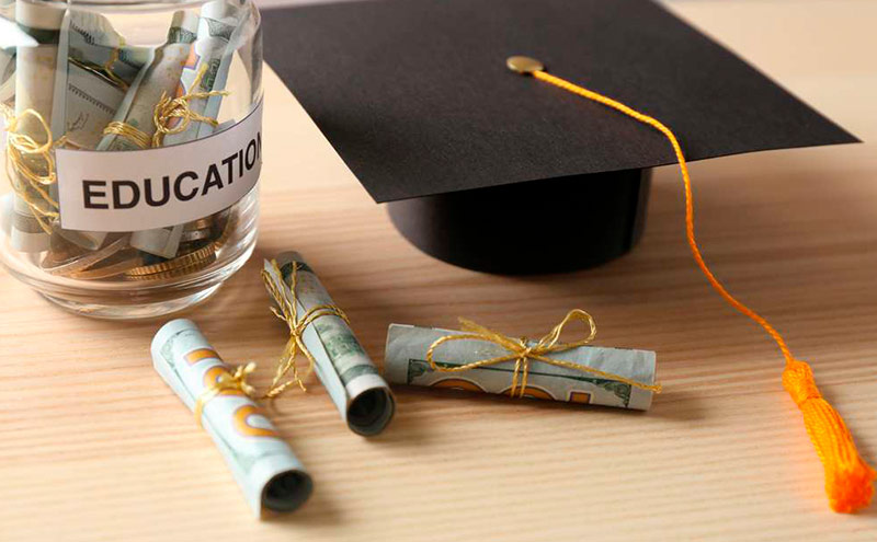 Becas Familiares Fuertes Por La Educación: Requisitos【 2025】